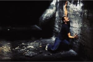 12 Meanings of Dreams About Being Trapped